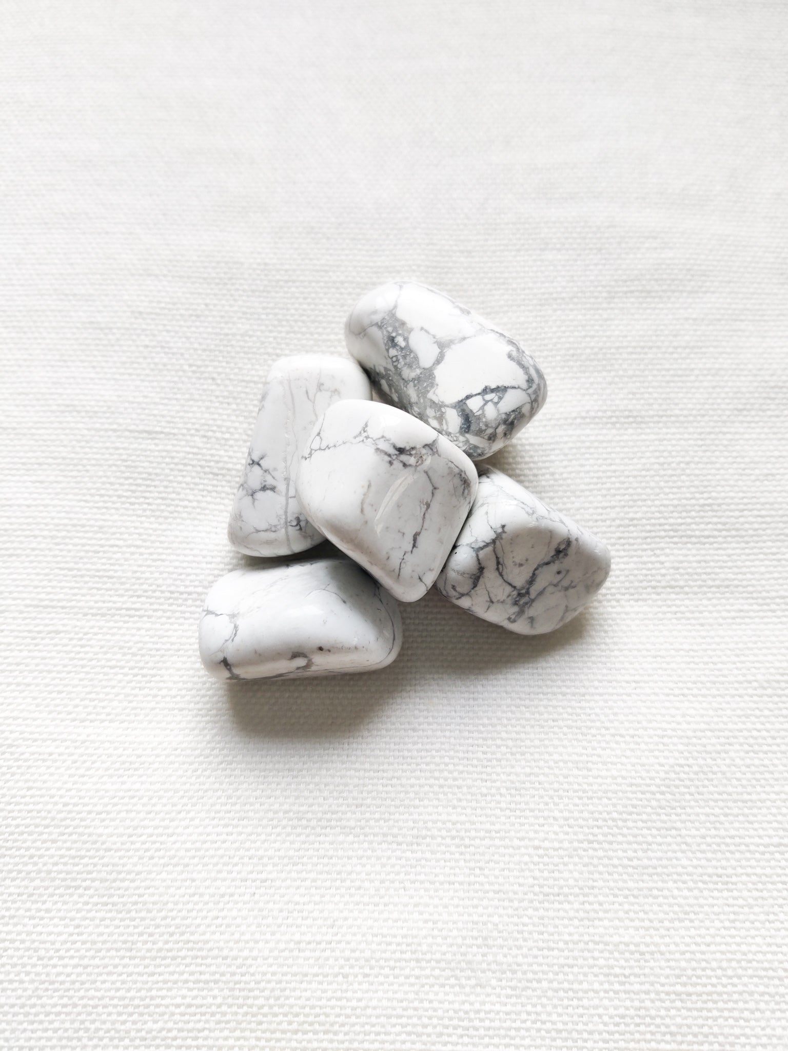 Howlite Tumbled Crystals – TheThirdEyeNZ